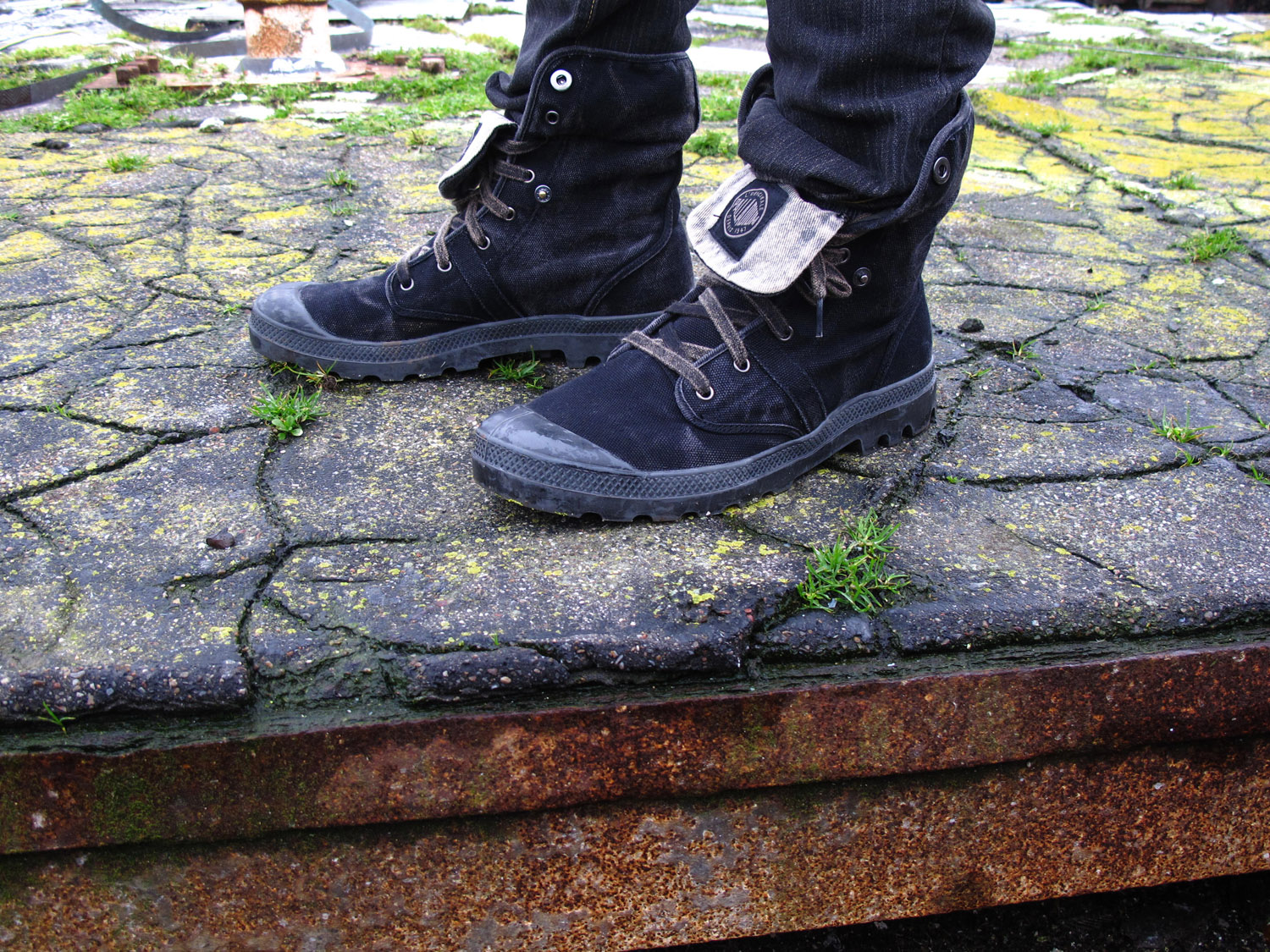 How To Wear Palladium Boots With Jeans at Tracey Parmelee blog